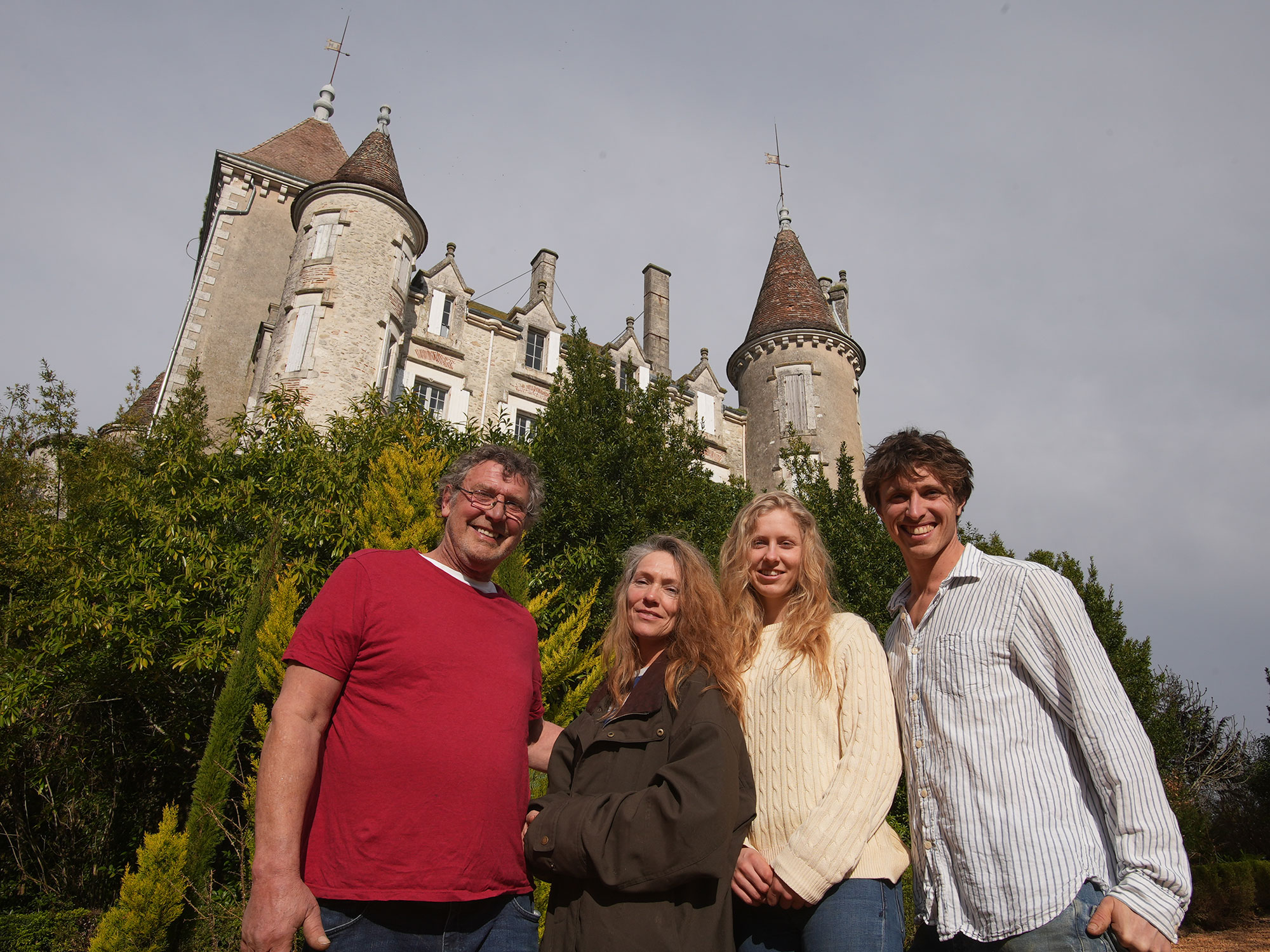 Château Cadres Debbie, Paul, Aaron, Harriet & Hannah | Chateau DIY
